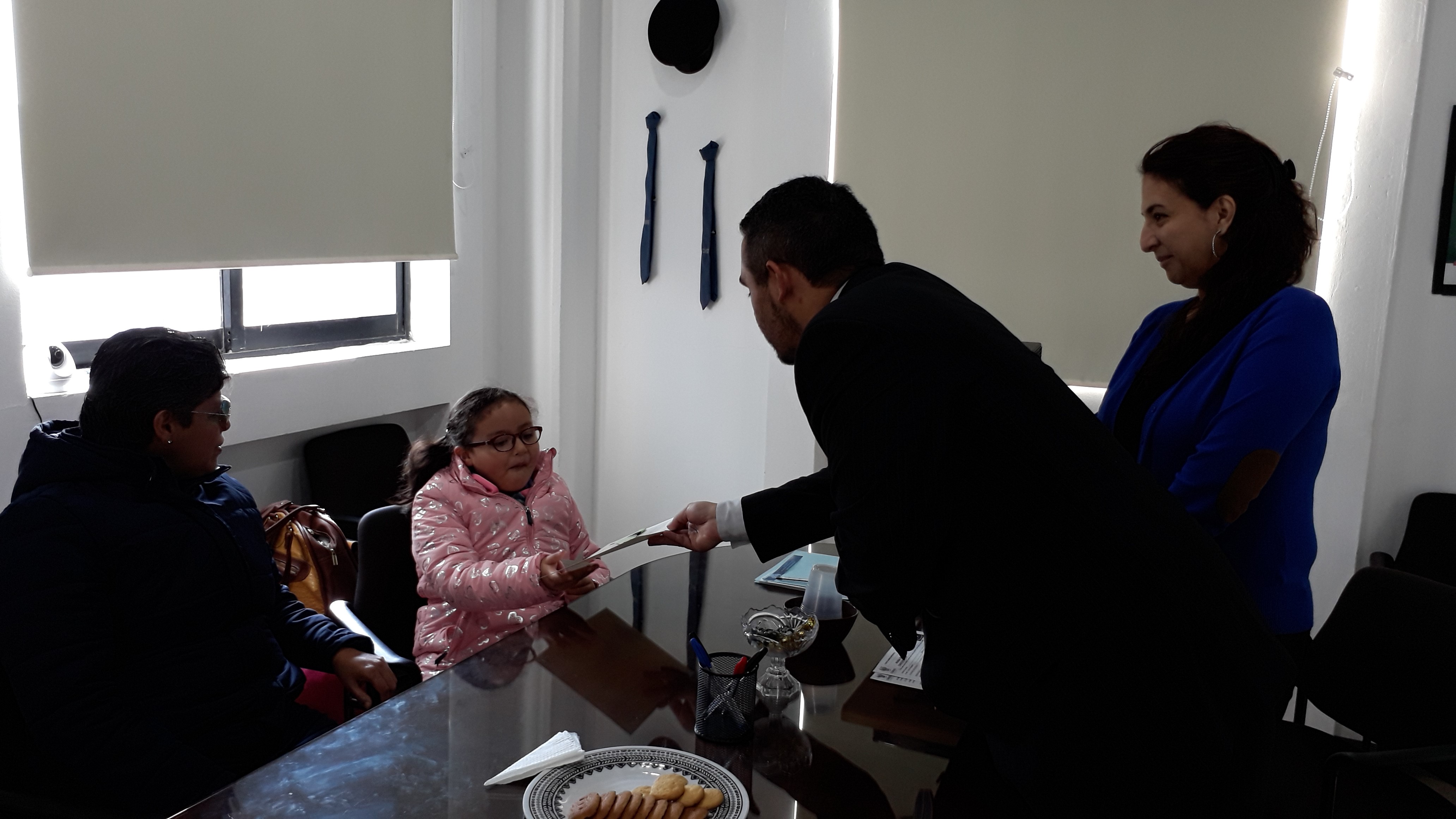SE ENTREGA RECONOCIMIENTO A ALUMNA EXTRAORDINARIA - Conseg Seguridad ...
